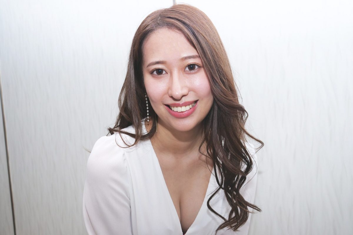 お姉さん系AV女優・春明潤、デビュー作での号泣体験を笑顔で語る の画像一覧