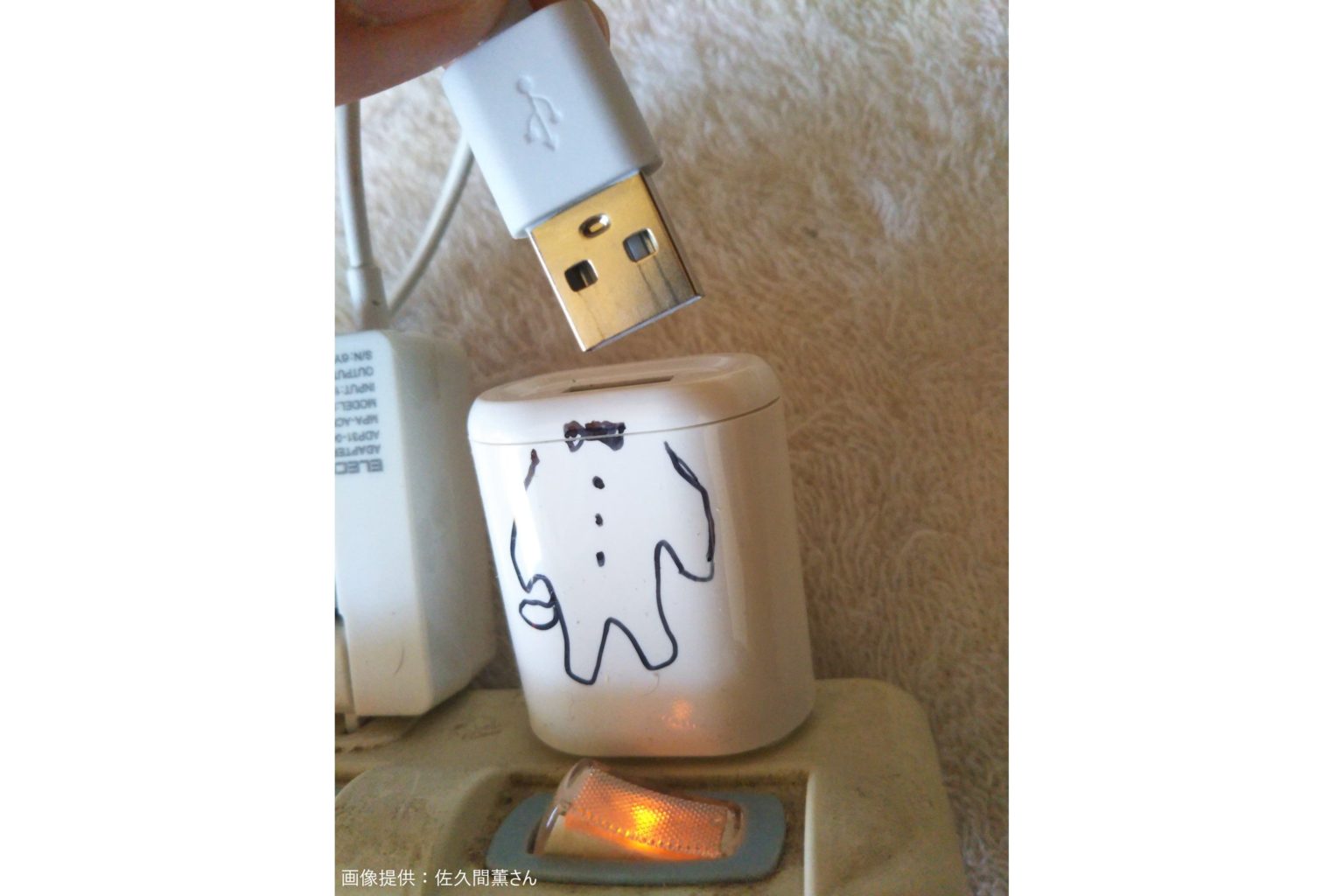 USBケーブルの向きを間違えないライフハック 画期的で「かわいい」と話題に… の画像一覧