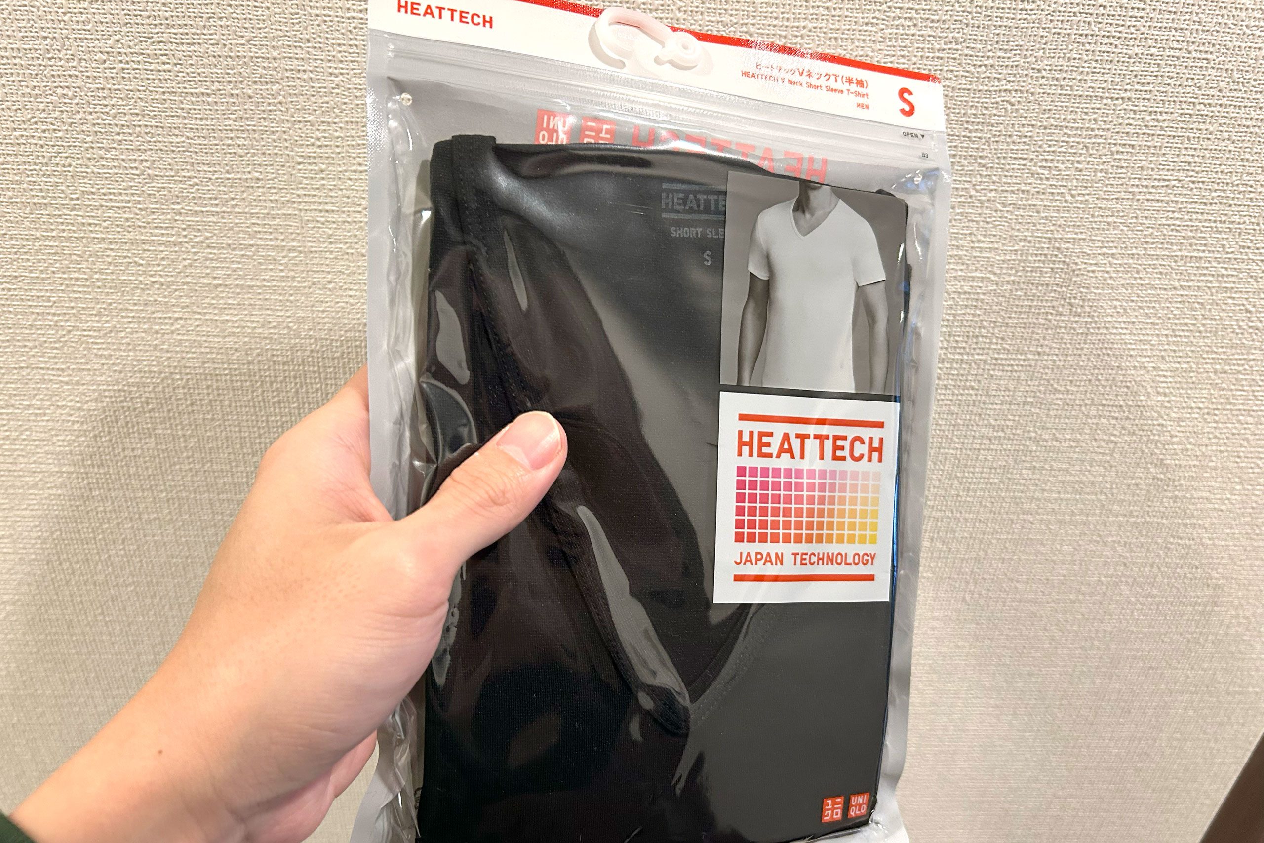 ヒートテックの内側に書かれた謎の暗号、その正体に衝撃走る 9割の人が「知らなかった」 – Sirabee