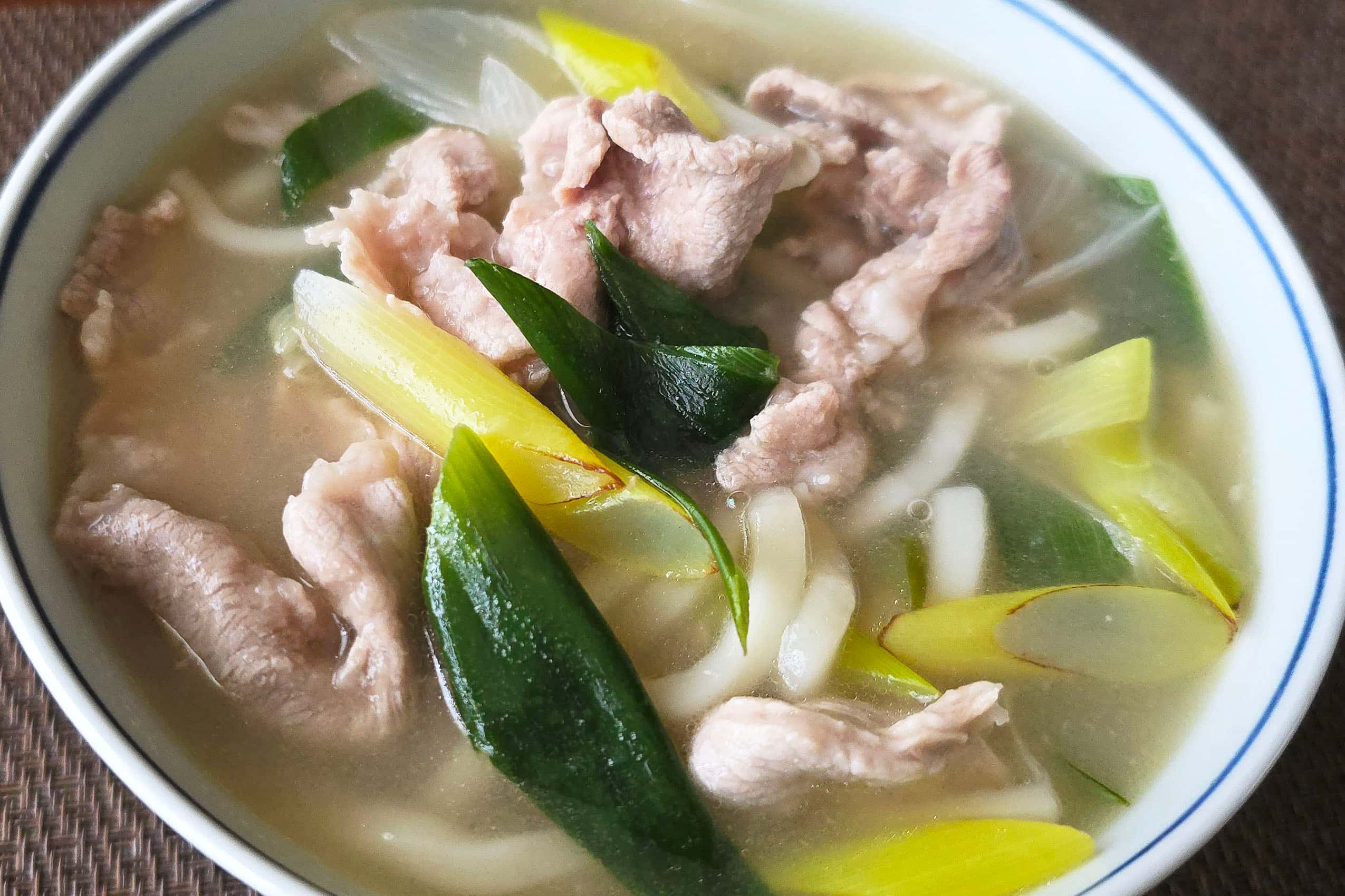 安い豚こまが劇的に柔らかくなる！ 寒い日に食べたい「激うま鍋うどん」 – Page 2 – Sirabee