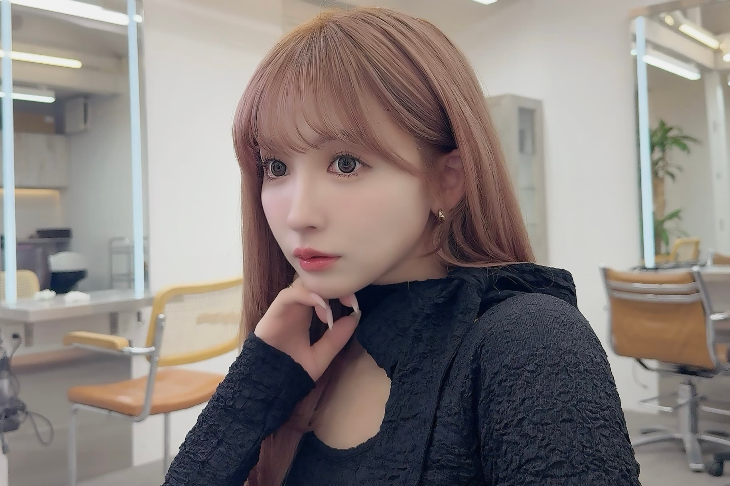 三上悠亜、日本人から“DMでの誘い”がない理由 黒いイメージに言及「怖いから…って」 – Sirabee