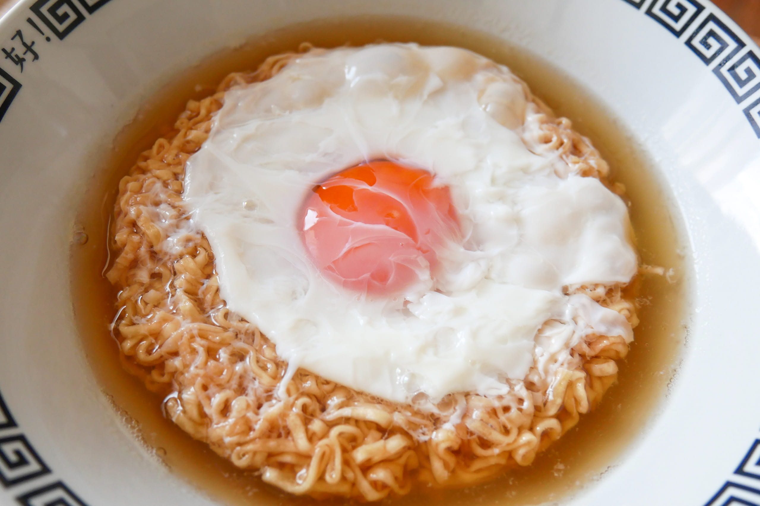 7割が失敗するチキンラーメンの卵乗せ 「公式の作り方」で完璧に固まる – Sirabee