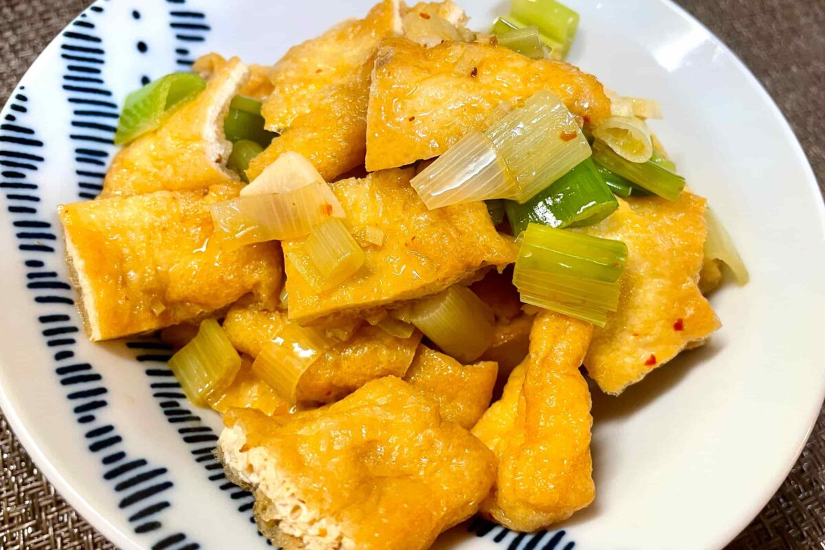 油揚げがまるで肉みたいな満足感 節約レシピなのに激ウマの「コスパ最強おかず」 – Sirabee