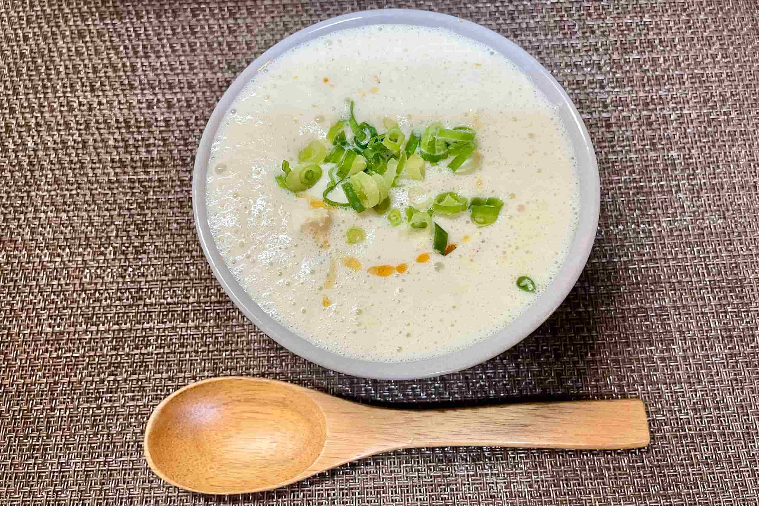 火も使わず1分で完成！ 1食100円以下の「豆腐粥」が美味しくて罪悪感ゼロ – Sirabee