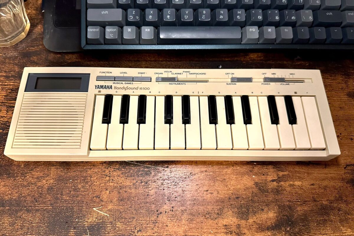 ハードオフで40年前の「エモすぎる」キーボード見つかり感動の嵐 ヤマハに開発経緯を聞いた – Sirabee