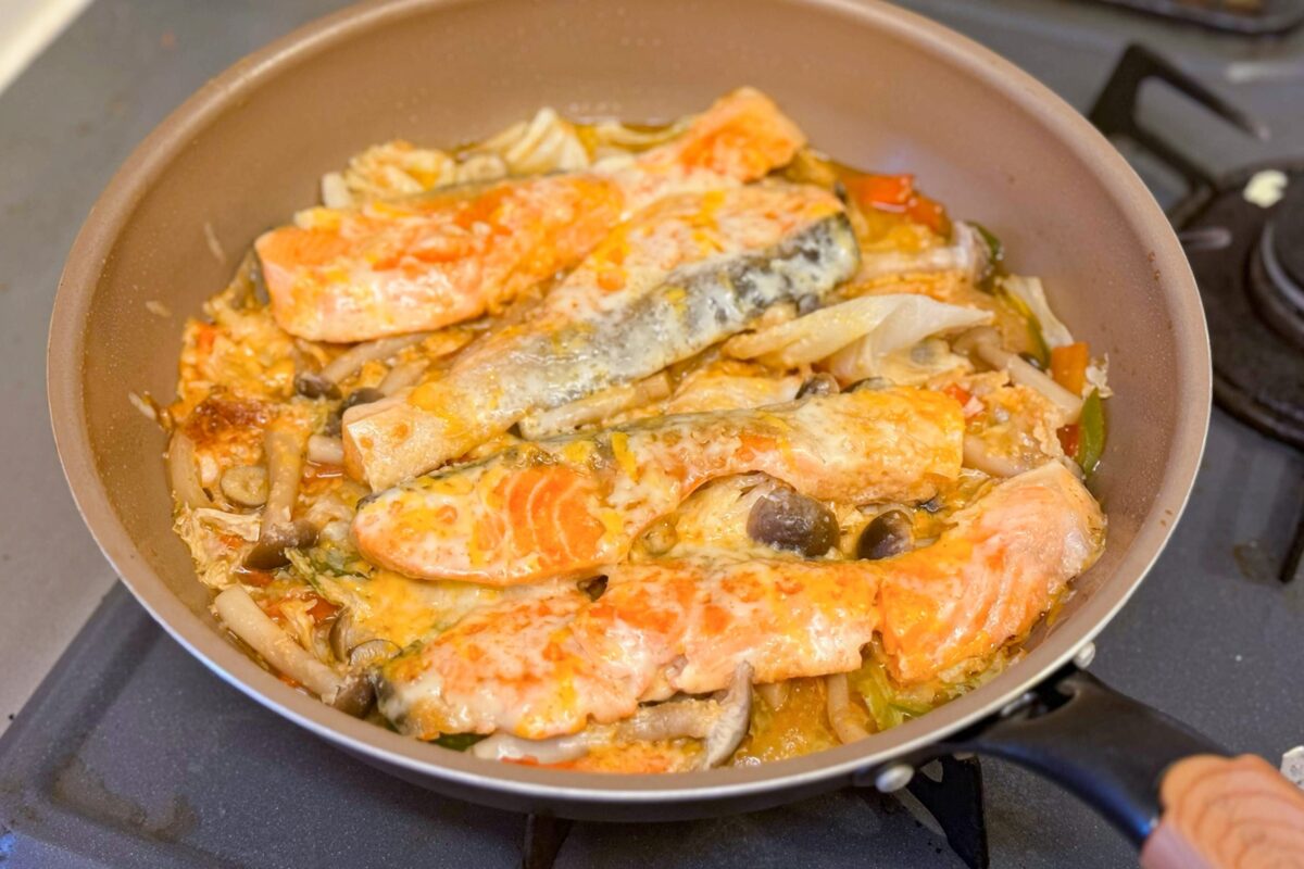 小倉優子がやっている「鮭の最高においしい食べ方」 フライパンでこれなら簡単 – Sirabee