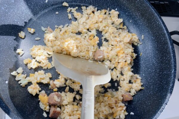 『ZIP』目からウロコ… 「加熱ムラ」がなくなる冷凍チャーハンの“温めワザ” – Sirabee